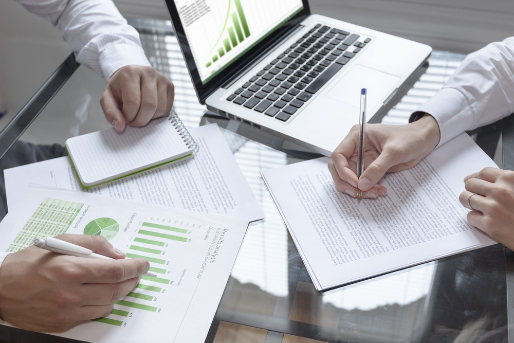 Business Intelligence vs Reporting: What's the Difference?